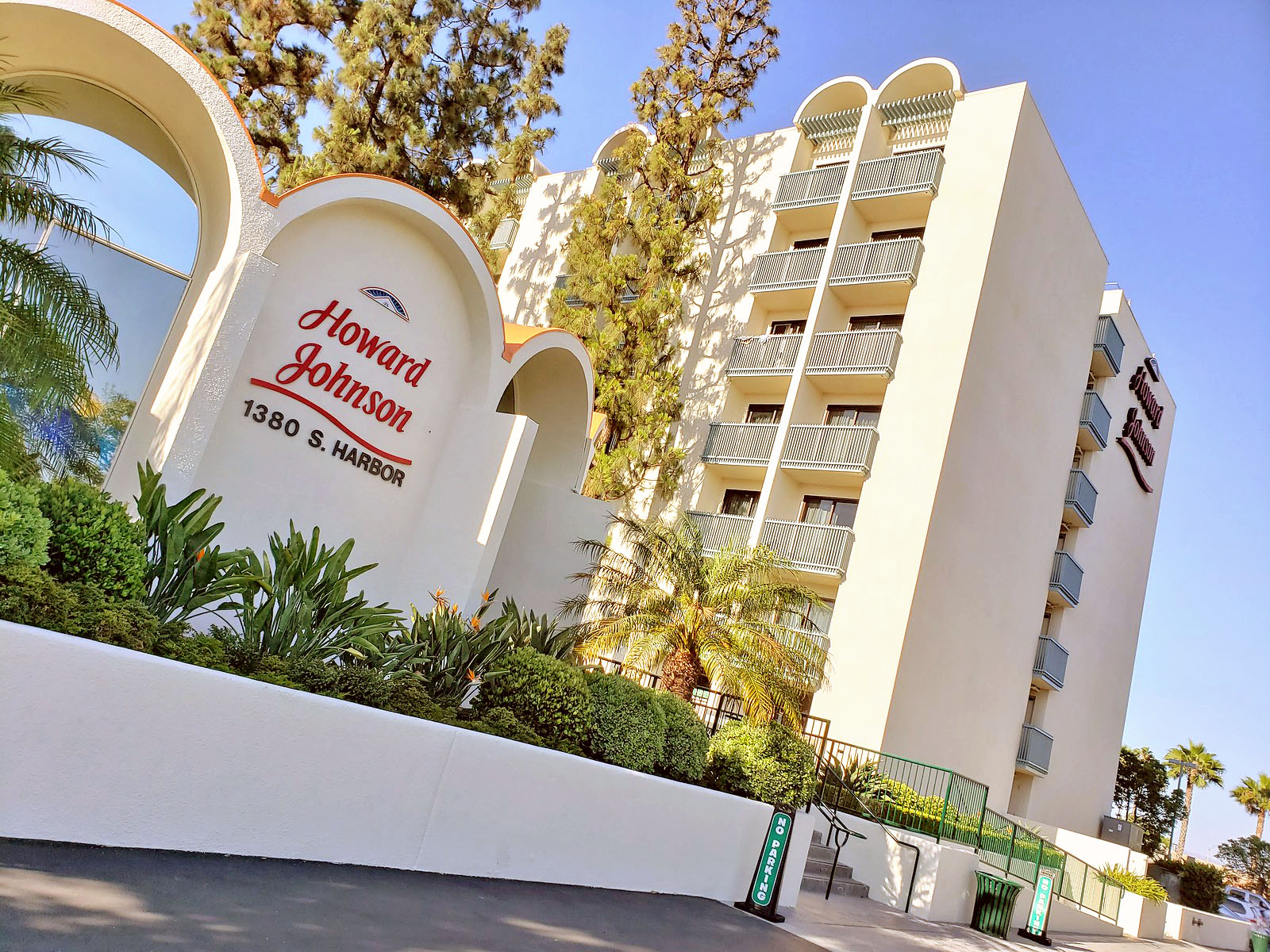 The magic is back at the Disneyland Resort and the HOJO Anaheim is ...