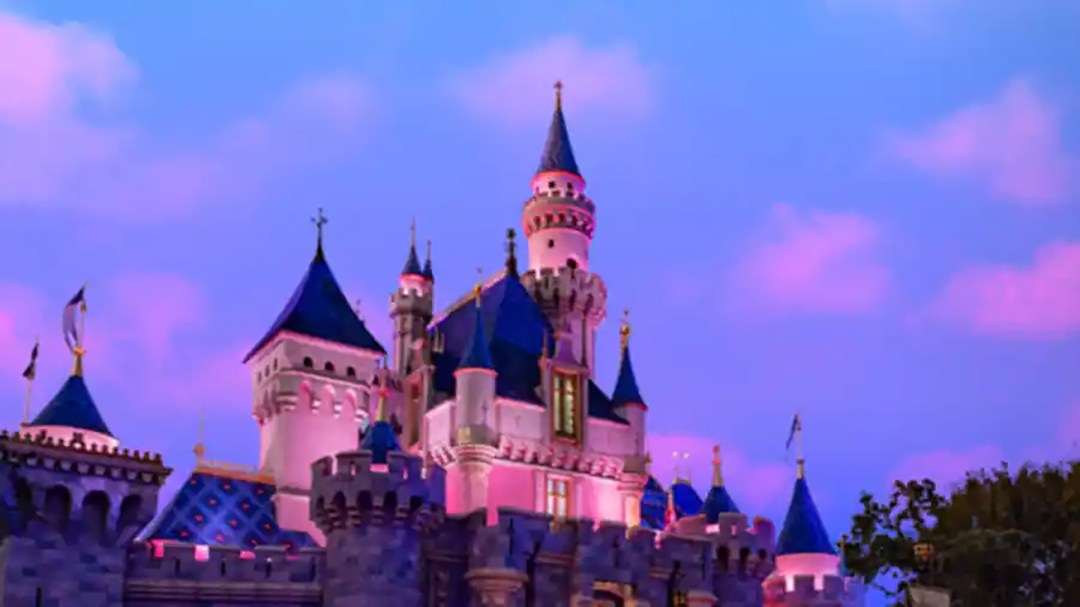disneyland sleeping beauty castle dusk blue hour pink hour | MouseInfo.com