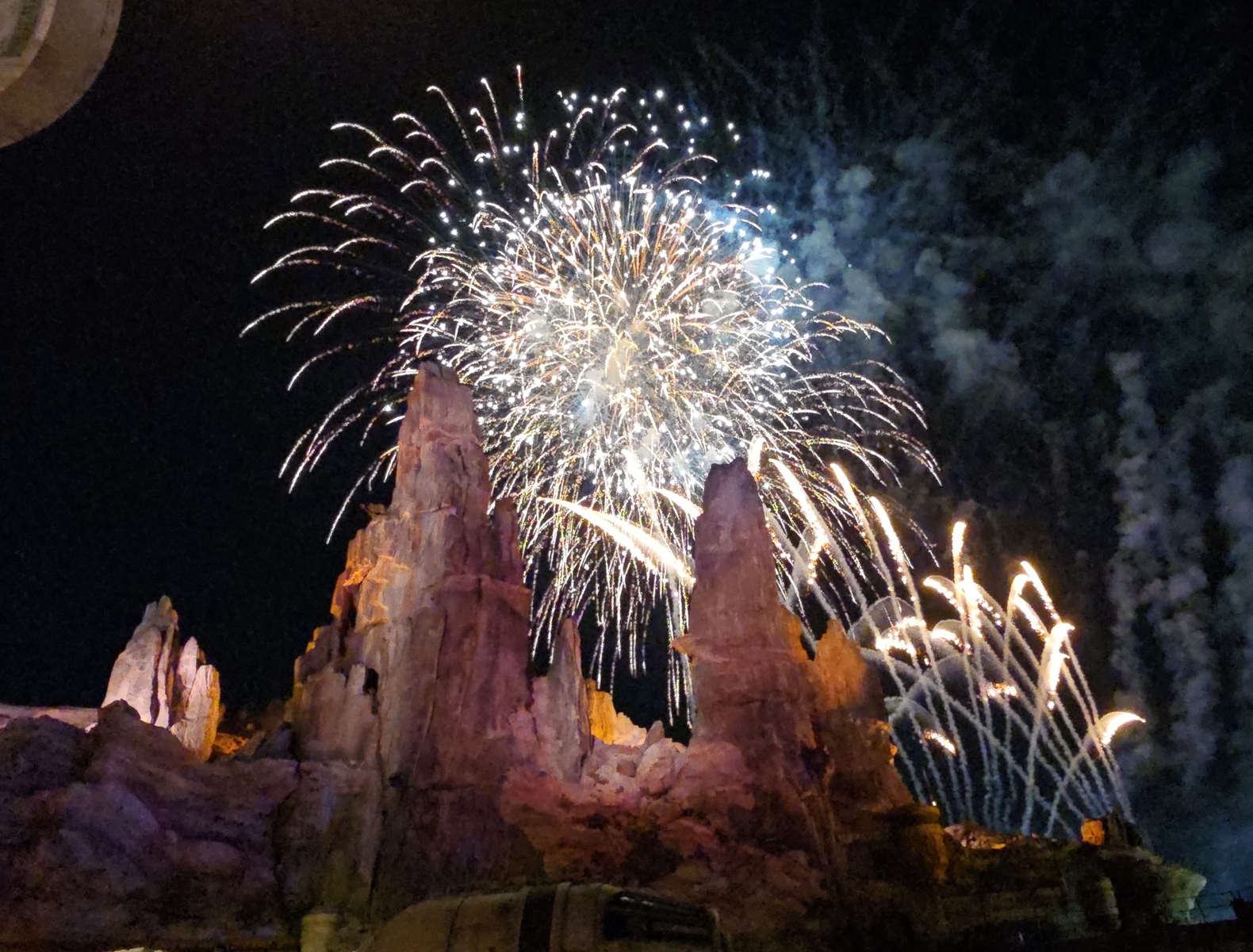 GUIDE: How to enjoy ‘Fire of the Rising Moons’ fireworks at Disneyland ...