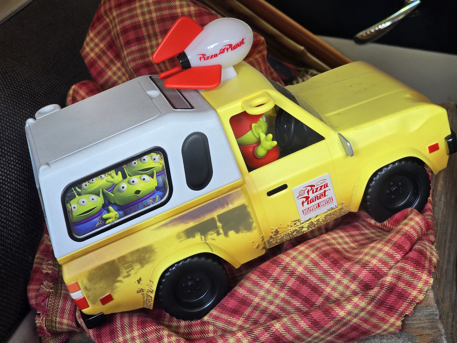 GUIDE: All 50+ Pizza Planet Trucks hidden around Disneyland Resort for ...