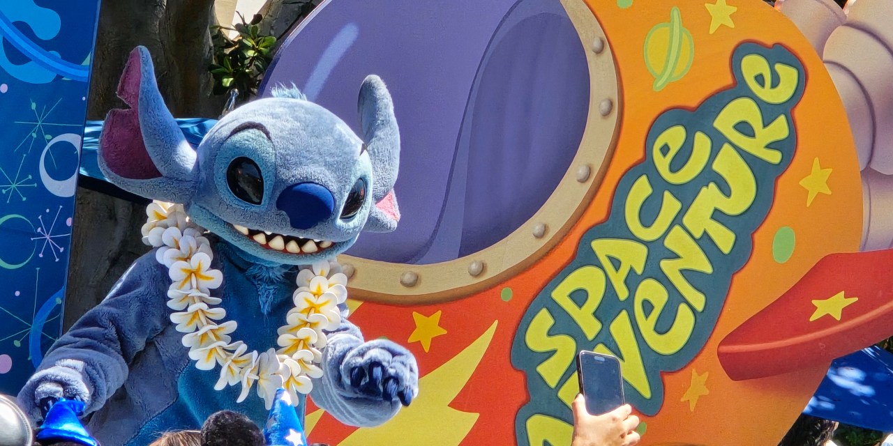 D23 DAY: Stitch and other characters bust a move at Disney dance party ...
