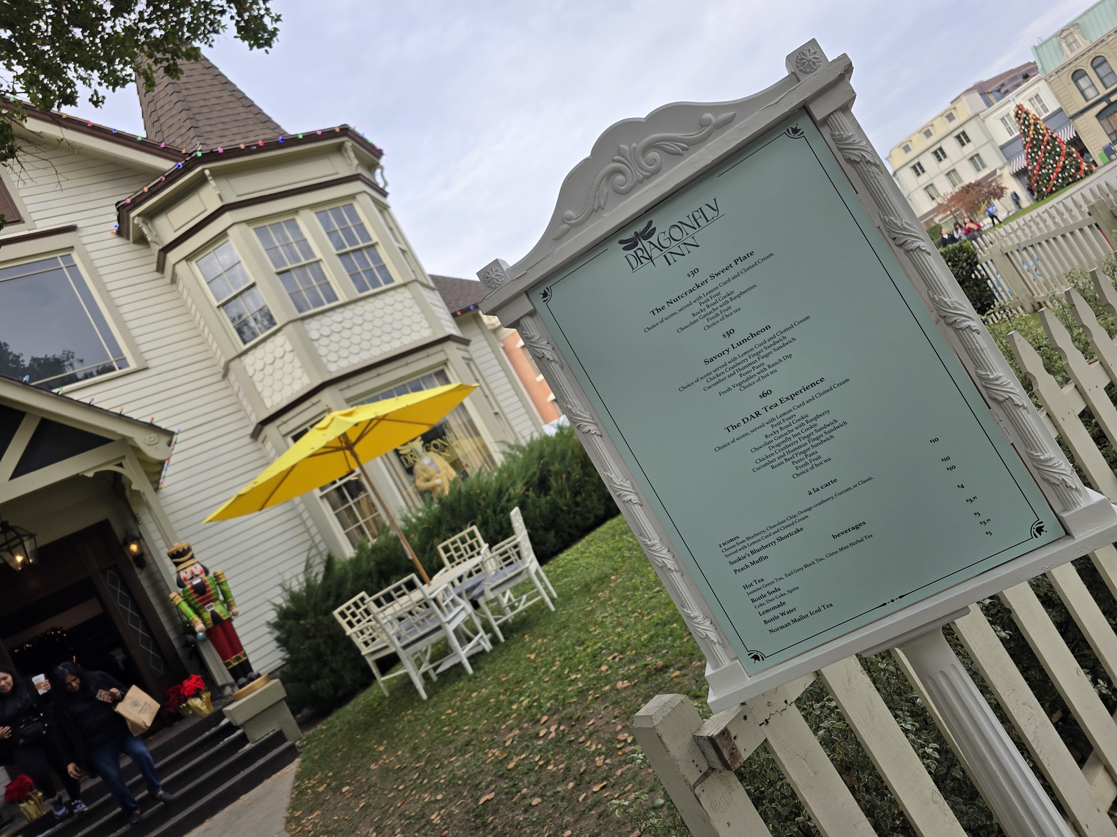FULL MENU: 2024 holiday food and drink for Gilmore Girls at Warner Bros ...