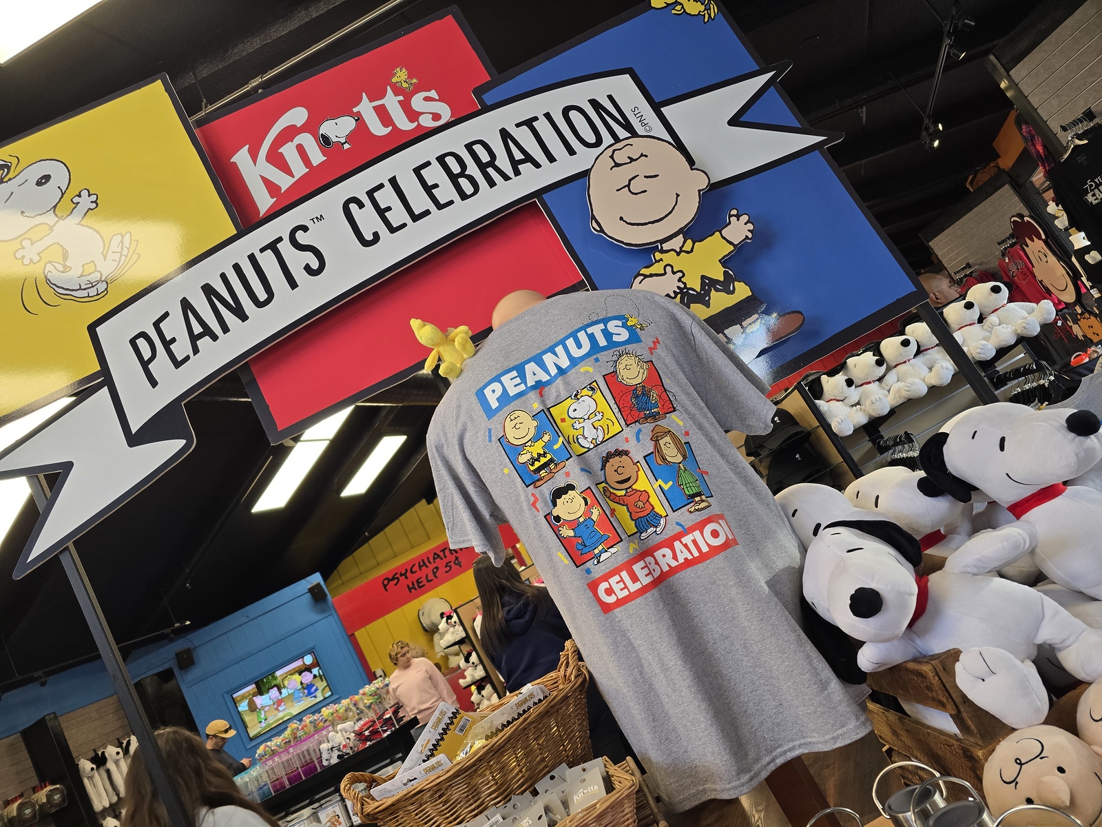 MERCH RUN: 2025 Knott’s PEANUTS Celebration boasts 75th anniversary ...
