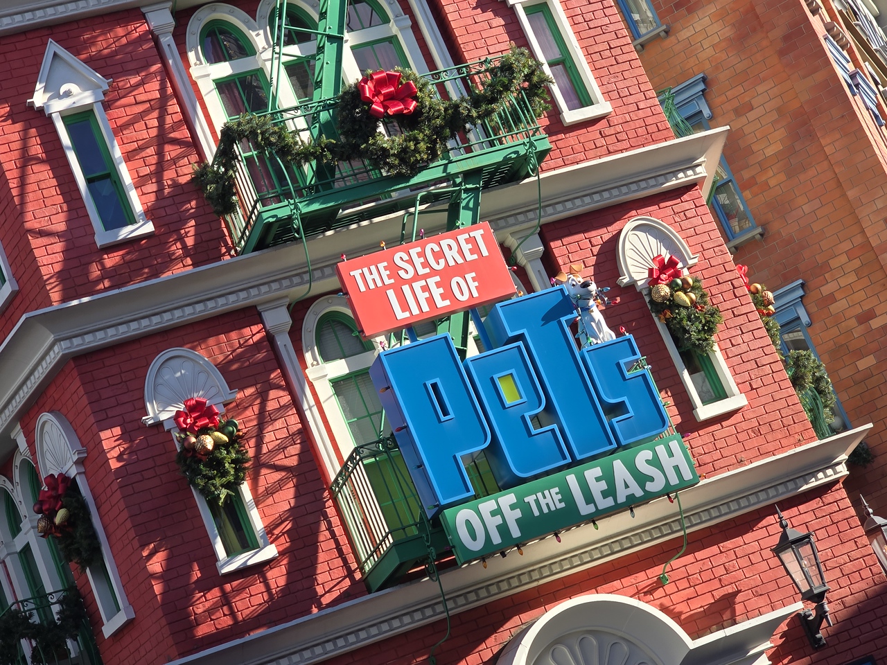 GUIDE: Merry Happy Everything at Secret Life of Pet’s Place for 2025 at ...