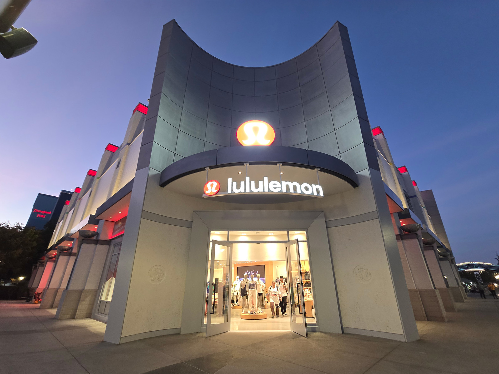 Lululemon opens Downtown Disney location adding premium athleisure ...