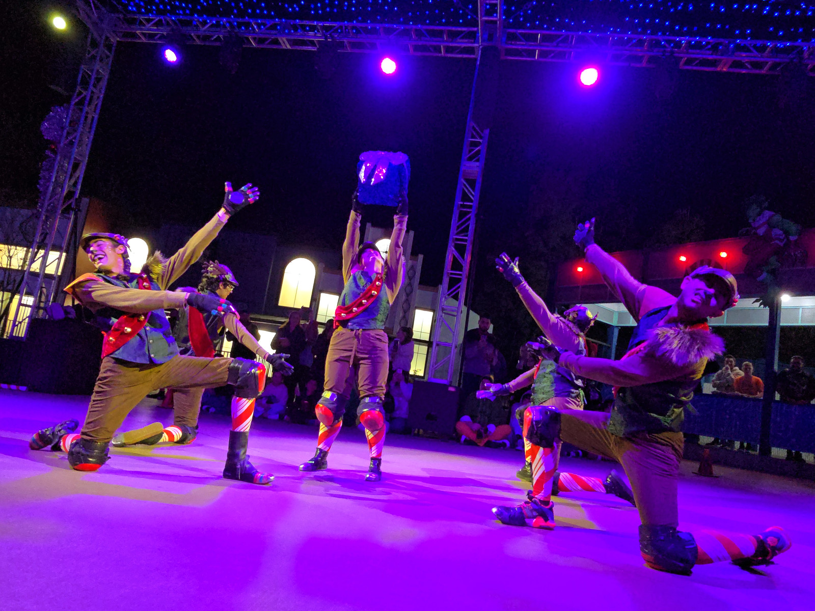 GUIDE: Reindeer Dash at 2025 Magic Mountain’s Holiday in the Park ...